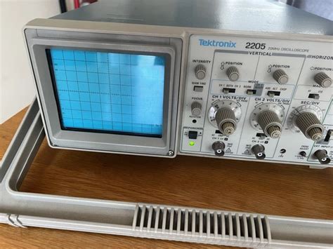 Tektronix 2205 Oscilloscope 20 Mhz Dual Trace Analog Working Perfectly