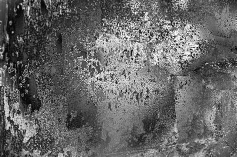 추상적인 흑백 노화 그런지 텍스처 배경 어둡고 밝은 스크래치 점박이 금속 배경 거친 회색 스테인드 표면 서리가 내린 유리 패턴 회색 더러운 우울한 예술 디자인 복사 공간