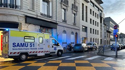 Francia 15enne Trovato Morto Nei Bagni Del Suo Liceo Da Un Compagno Di