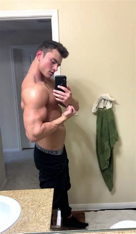 Alpha Jock Flexing ThisVid