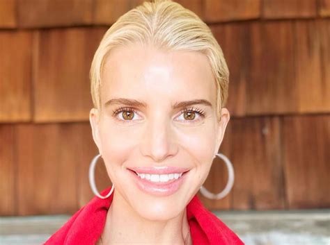 Jessica Simpson Makes Sexual Joke About Her Magic Hole Photo