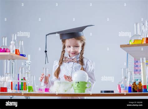 Physics Laboratory Experiment Measuring Hi Res Stock Photography And Images Alamy