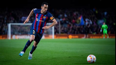 Sergio Busquets Skills Master Of Simplicity Youtube
