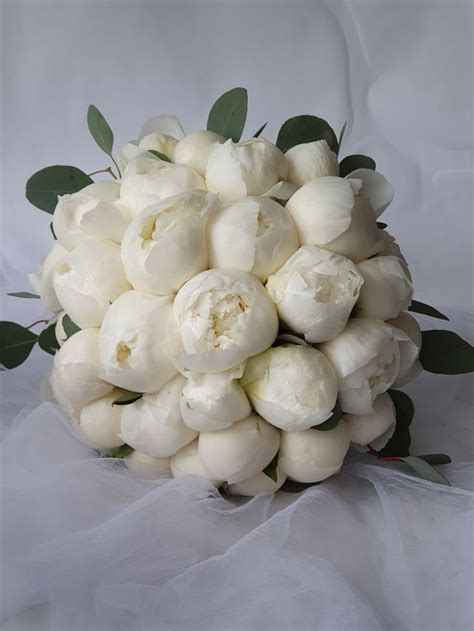 Букет из пионов | Bridal bouquet flowers, Simple wedding bouquets, Hand ...