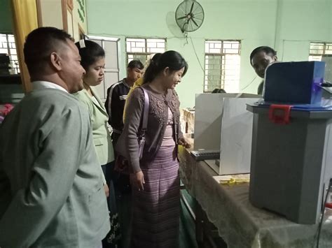 ပြည်ကြီးတံခွန်မြို့နယ်၌ မြန်မာအီလက်ထရောနစ်မဲပေးစက်ဖြင့် လက်တွေ့သရုပ်ပ