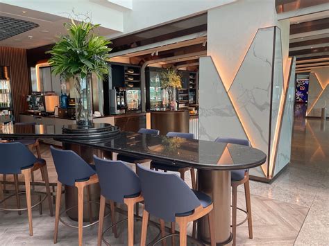 Review Singapore Airlines Business Class Lounge Singapore Airport
