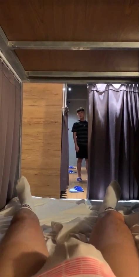 Blowjob In Capsule Hotel 日本語で