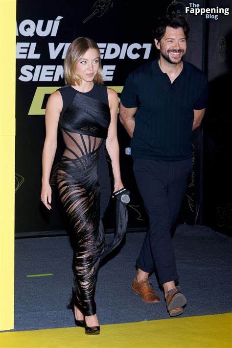 Sydney Sweeney Looks Sexy At The Comic Culture Experience In Mexico 17