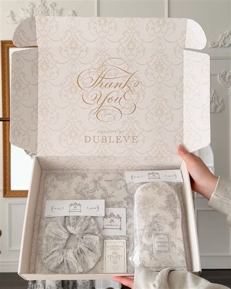 드브르베 Dubleve 택배기사님 살려주세요 택배 너무 많아요 택배 보자마자 행복한 비명을 지르시는 울 기사님 😄