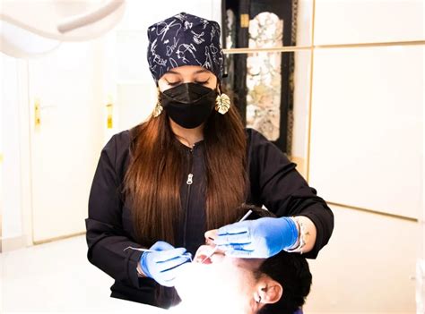 بهترین کلینیک دندانپزشکی در قیطریه تهران دکتر آتنا زیادلو