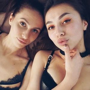 MeowGir S Naked Before Webcam In Live Video Chat VirtualStripper