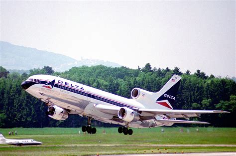 What Are The Different Lockheed L-1011 Variants?