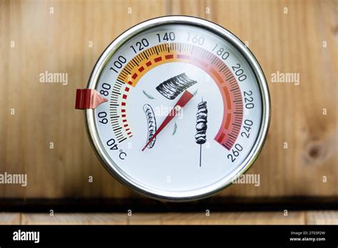 Circular Temperature Gauge Thermometer For Measuring Mounted For Monitoring Hot Of Food Stock
