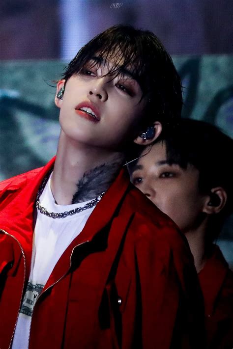 말랑쿱쮸𖧷 On Twitter 난 정말 에스쿱스의 눈 코 입 턱선 귀 목 굵기까지 다 완벽해서 좋아하자나