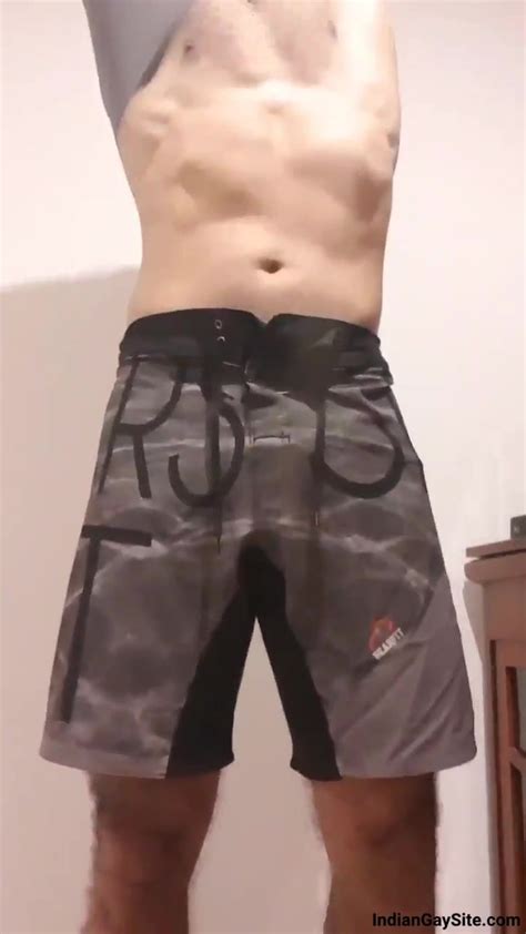 Strip Teasing Muscle Guy 日本語で Strip Teasing Muscle Guy 日本語で