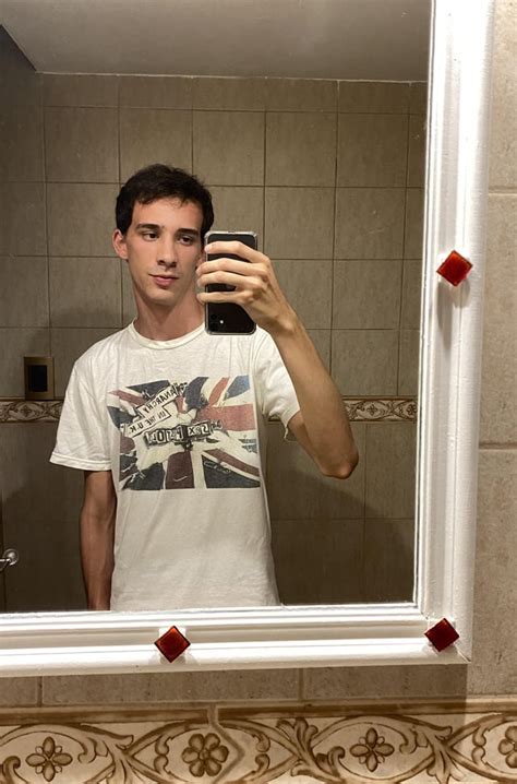 How Do We Feel About Skinny Guys 🥲 Rgaybrosgonemild
