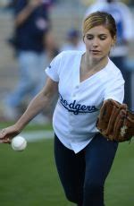 Sophia Bush Throw First Pitch At A Dodgers Game In Los Angeles Hawtcelebs