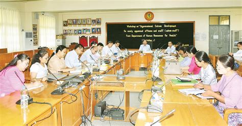 ပြည်ထောင်စုဝန်ကြီး ပါမောက္ခ ဒေါက်တာသက်ခိုင်ဝင်း မန္တလေးမြို့ရှိ ဆေးနှင့