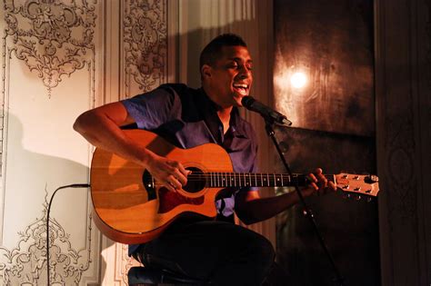 Singer Mikaben Dead At 41 After Collapsing During A Show In Paris New
