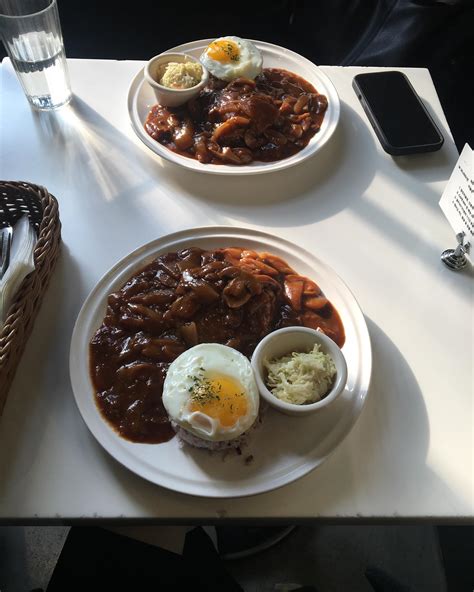 알로하🌸 1일 알바비로 받은 졸귀탱 키티파우치와 여전히 맛좋은 이마 함박스테이큐 🤍🐱🎀🧆 Instagram
