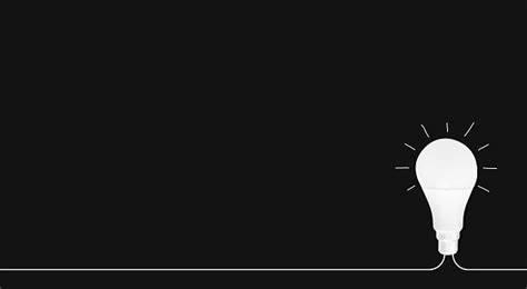 텍스트에 대한 무료 복사 공간이있는 측면에 추상 전구 배너 빈 공간을 배경으로 한 현대적인 다크 그레이 배너 0명에 대한 스톡