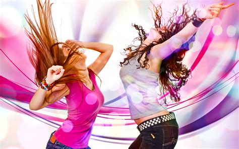 Wallpapernarium Dos Bellas Chicas Bailando Alocadas Y Alegres