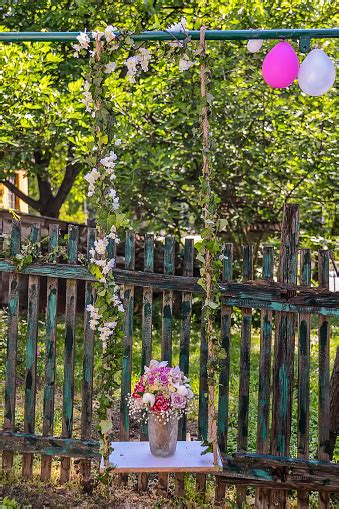 Buket Pernikahan Bunga Buatan Di Ayunan Konsep Pernikahan Foto Stok