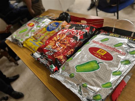 කුෂ් මත්ද්‍රව්‍ය තොගයක් සමඟ තායිලන්ත ජාතිකයෙකු බන්ඩාරනායක ගුවන්තොටුපළේදී අත්අඩංගුවට Lnw Sinhala