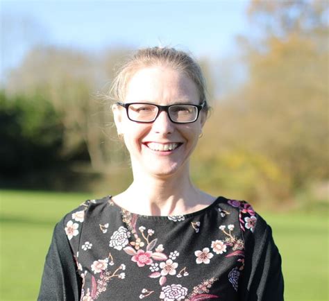 Emma Simmonds Osteopath Mulberry Wellbeing