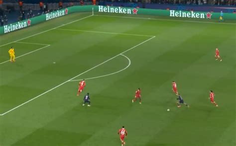 Ally Mccoist Shocked By Virgil Van Dijk Defending In Psg V Liverpool