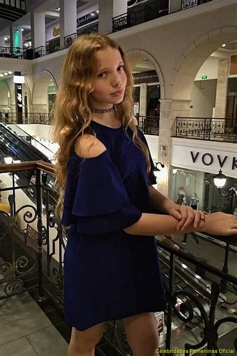 Celebridades Femeninas Oficial Sofia Parkhomenko Belleza Incipiente