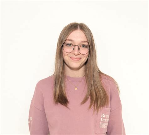 Giulia Il Nuoto Oltre Le Onde Verso Lobiettivo Liceo Cossatese