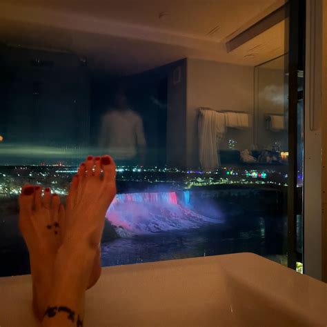 Katie Cassidy Feet