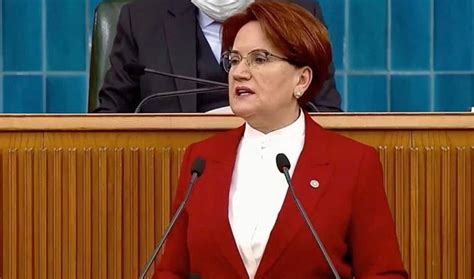 Fötr şapka Winner Ceket Ecevit Gömlek Siyasetin Modaya Etkisi