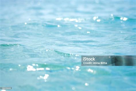 바다 또는 바다에서 푸른 물의 클로즈업 측면 보기입니다 공간을 복사합니다 빈 쇼케이스 포장 제품 프리젠 테이션 화장품배경 0명에 대한 스톡 사진 및 기타 이미지 Istock