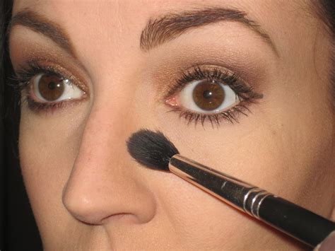 How To Make Your Nose Appear Thinner With Makeup