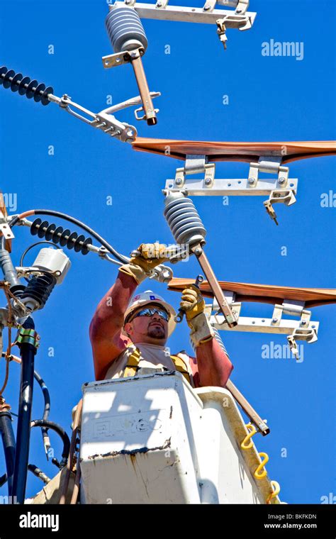 Electrical Power Lines Workers Hi Res Stock Photography And Images Alamy