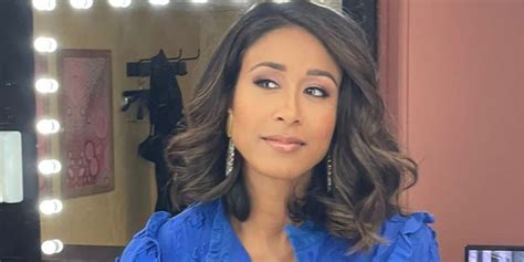 Airen Laat Alle Hoofden Draaien In Sexy Paars Jurkje 100 Nl Magazine