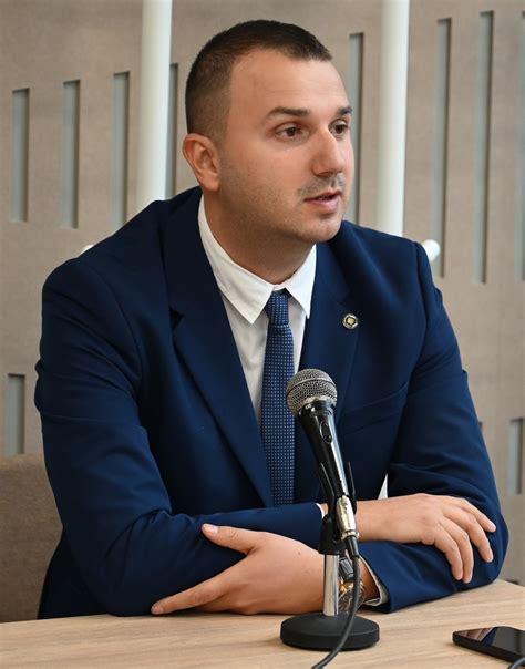 УНСС Красимир Вълчев председател на Комисията по образование и наука в НС изнесе публична