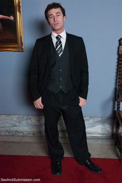 Linda Novinha Rabuda Mostrando Sua Deliciosa Buceta Apertada