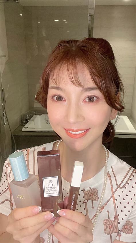 君島十和子さんのインスタグラム動画 君島十和子instagram 「9 21 ボリュームと艶感の 『新ブラウンマスカラ』の 塗り方