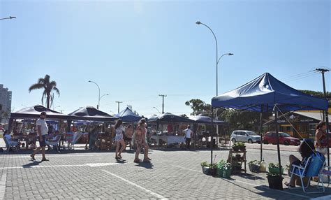 Brique De Imbé Reúne Artesanato Antiguidades Plantas E Ornamentos