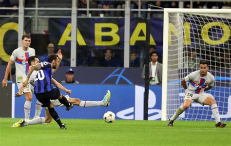 Champions League Inter 1 0 Barcelona Calha Stuns Barca Football Italia