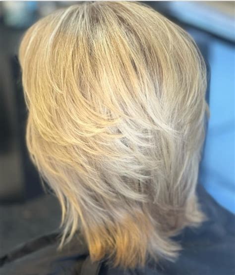 Feathered Short Hairstyles For Women Makeup Wearables