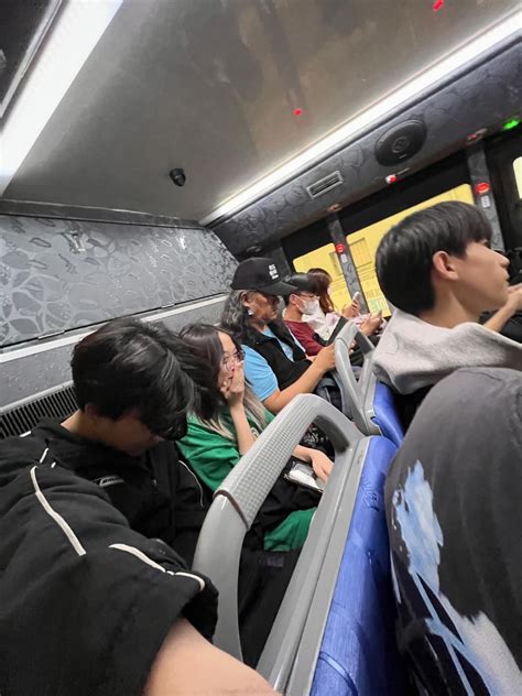 林世偉坐我們旁邊怎麼解