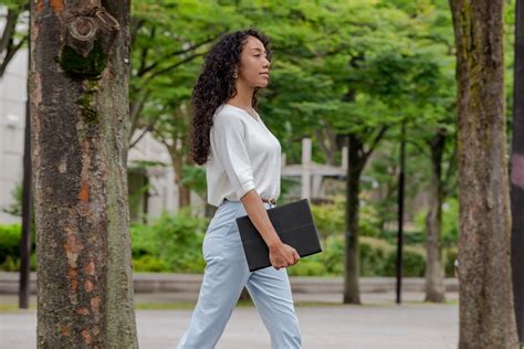 Hp S Leather Covered Business Laptop Uses A Snapdragon Cpu