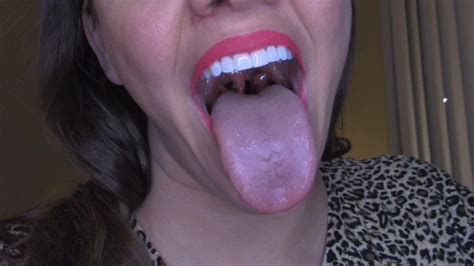 Aubrey Chase Leopard Tongue Show Off Aubrey Chase Leopard Tongue Show Off