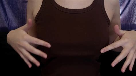 НА ВЕБКАМ ШОУ МЕНЯ ПОПРОСИЛИ ПОИГРАТЬ СО СВОИМИ СИСЬКАМИ И Я СДЕЛАЛА