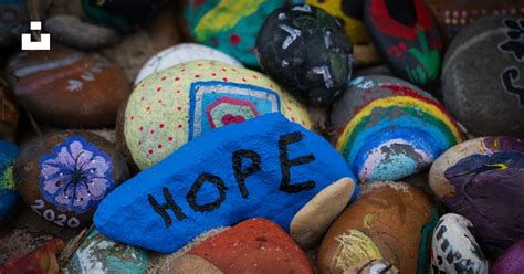 파란색과 흰색 생일 축하 프린트 스톤 사진 Unsplash의 무료 영국 이미지