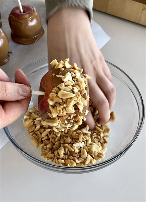 Classic Caramel Apples With Nuts Dang Thats Sweet